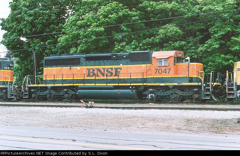 BNSF 7047 @ Bayside